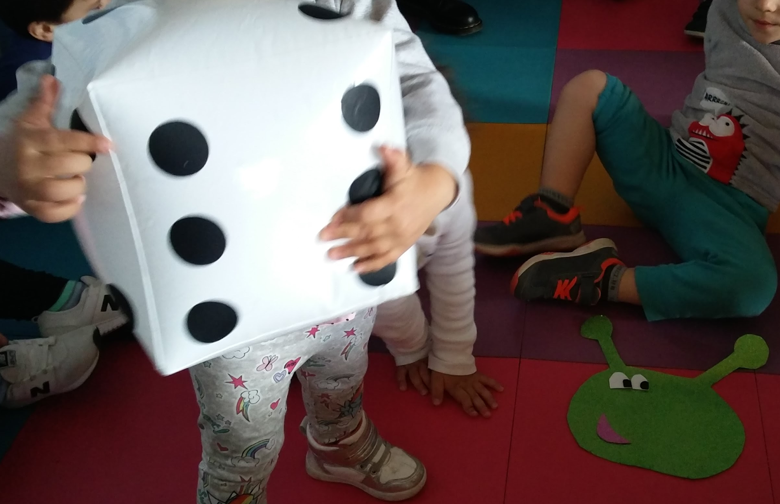 La Lechuza Dice Shhh: The alien lost his eyes! - Parts of the face and ...