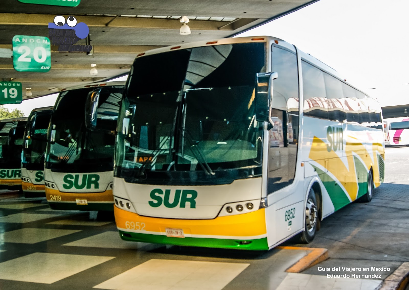 Autobuses Sur, esperando a sus amables pasajeros