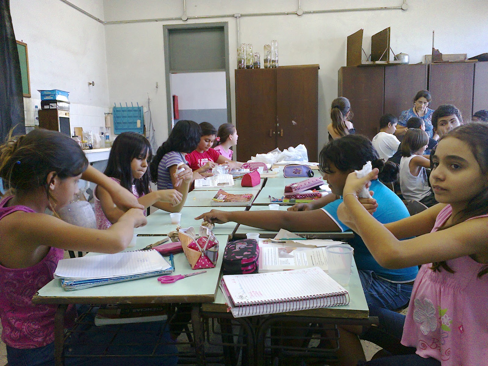Escola Estadual Padre Leo - Porto Alegre - RS: Aula Prática de Ciências