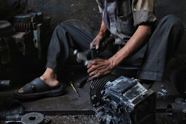 Street Photography in Pune - Dreams from Juna Bazaar