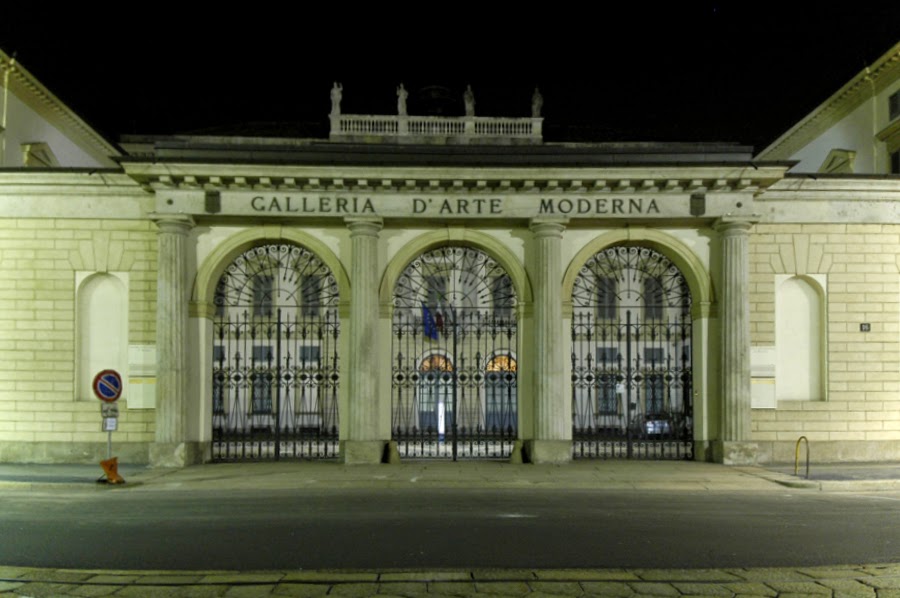 milandailyphoto.com: MILANO-THE PAC-