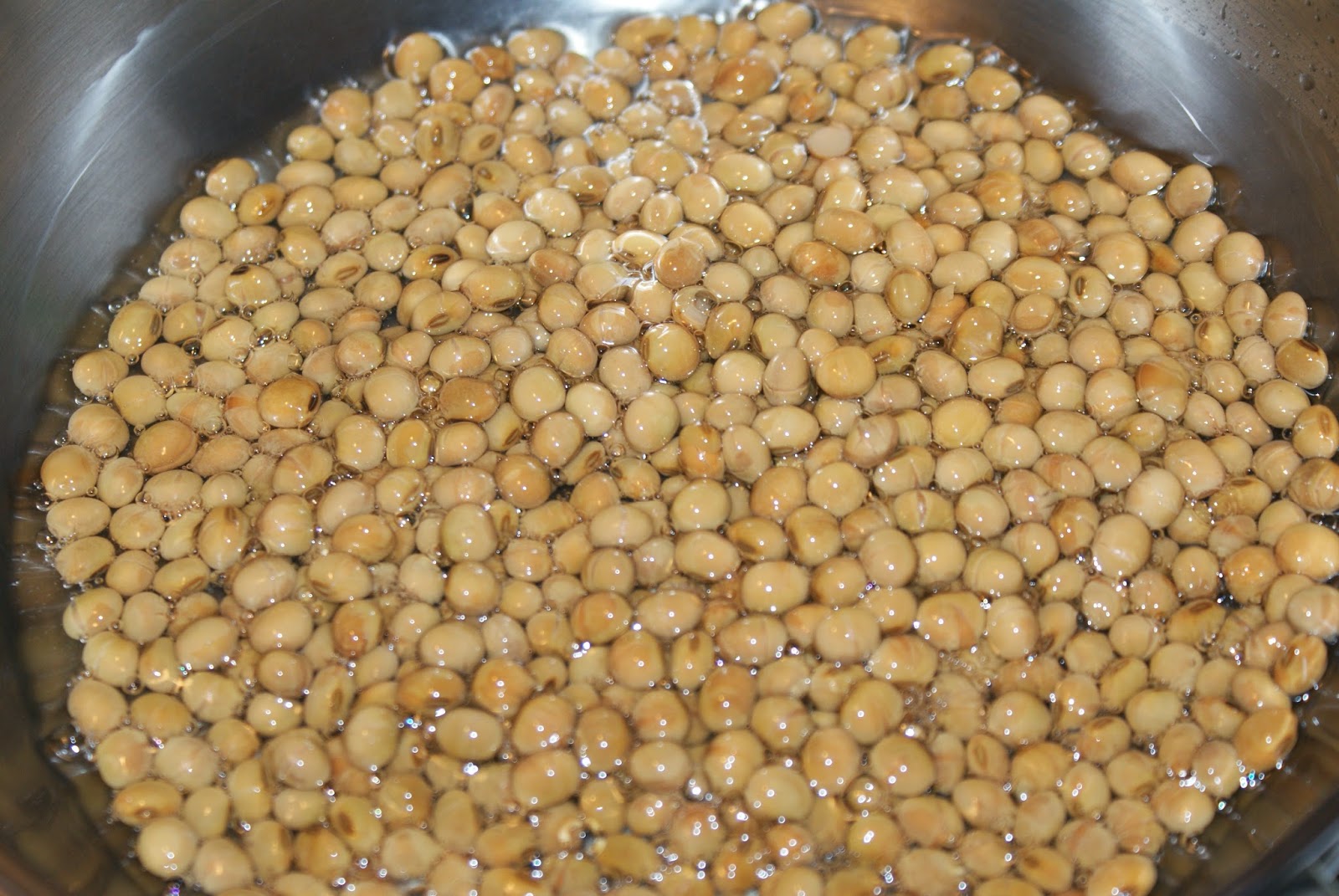 Nepali Tummy!!: Gundruk (Shinki) and Bhatmas Sadeko Recipe!