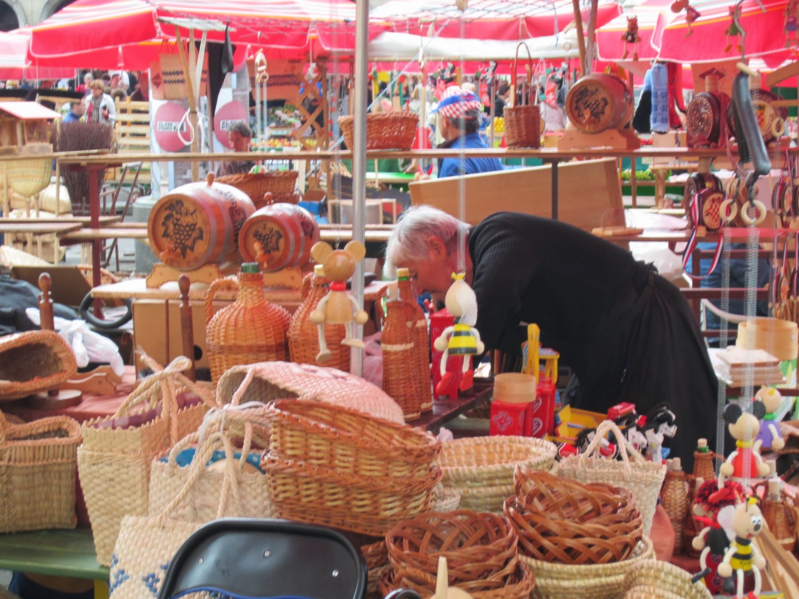 Souvenir Chronicles: ZAGREB, CROATIA: A FARMERS MARKET AND THE CHURCH ...