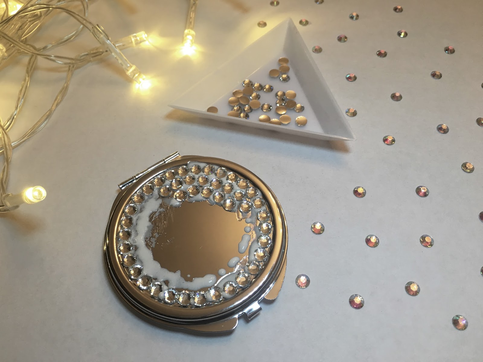 DIY Customised Compact Mirror - Hannah Hawes