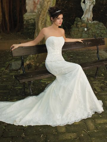 Plain Elegant White Wedding Dress Designs | Wedding dresses, simple ...