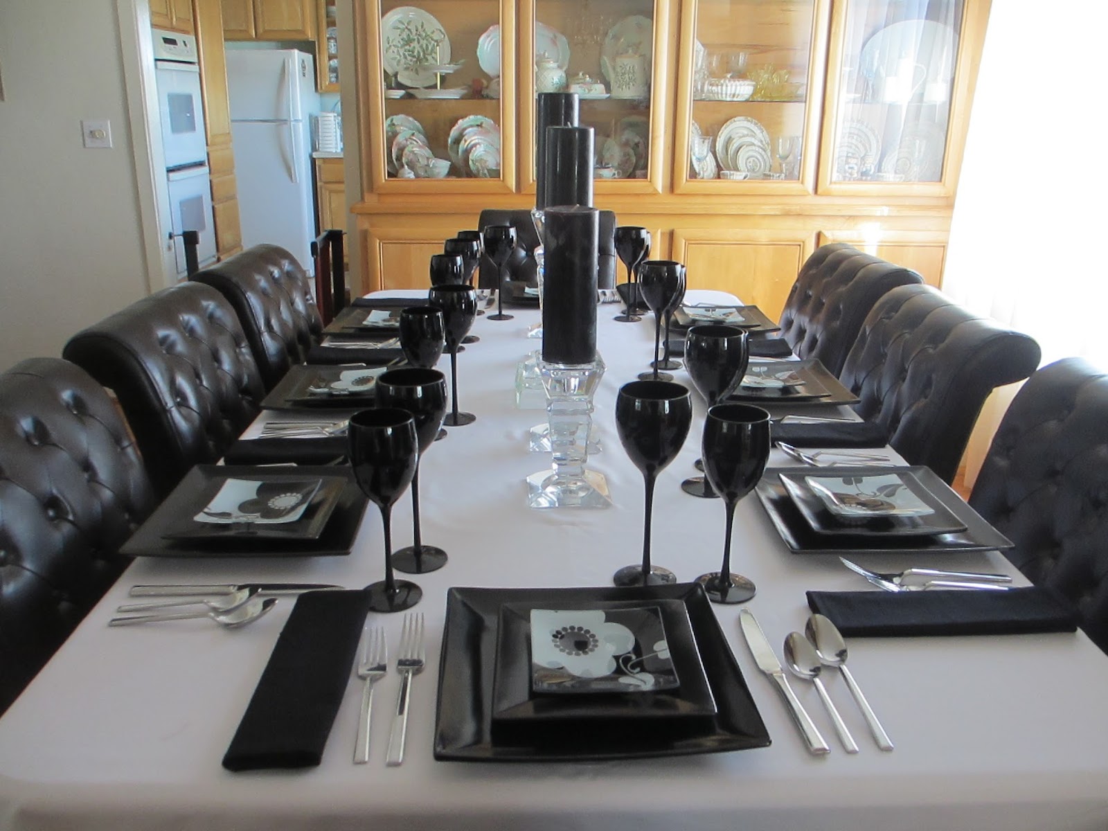The Welcomed Guest: Ultra Modern Black and White Table