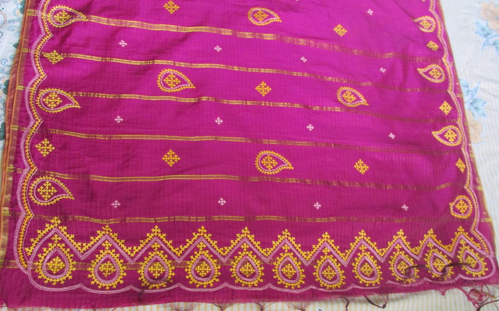 MY CRAFT WORKS: Kutch Work Saree - Ta da