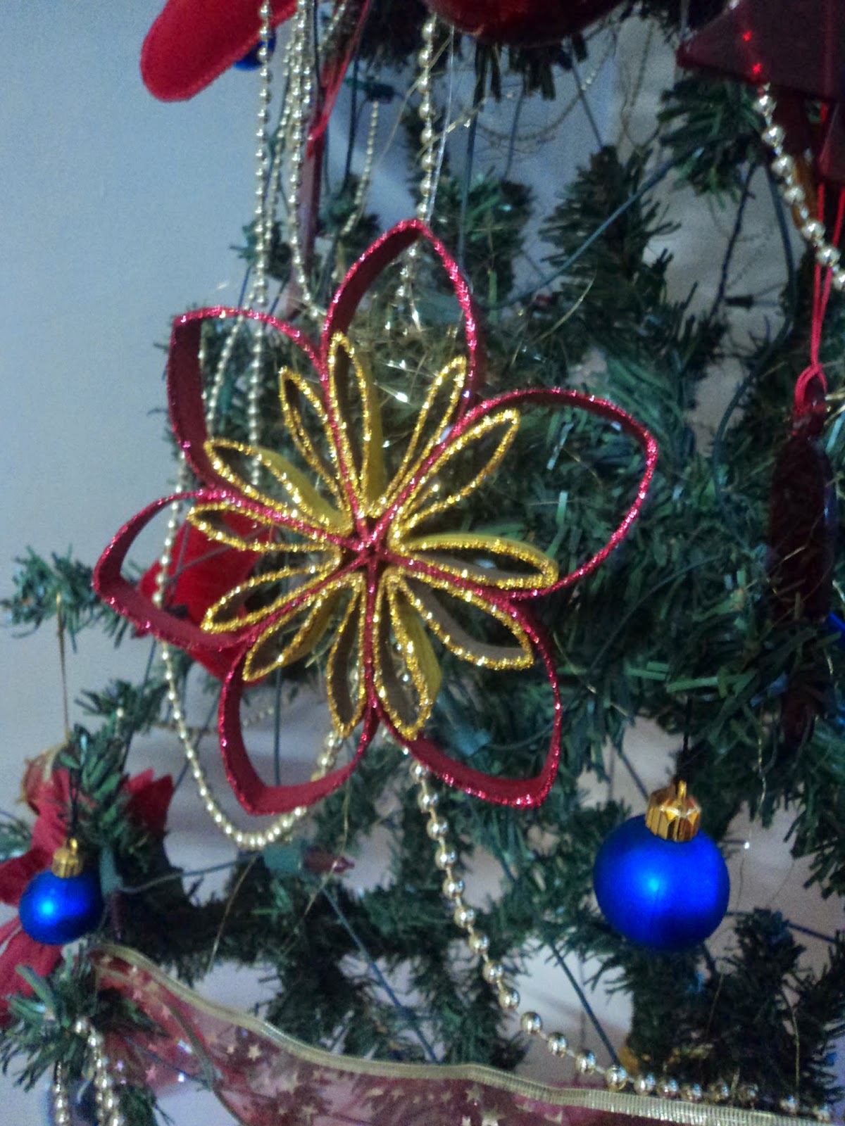 Manualidades.carly: Adorno Navideño para el Árbol con tubos de papel ...