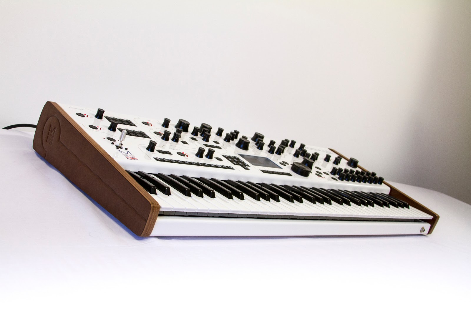 MATRIXSYNTH: First Look at the New Modulus Synthesizer Keyboard - Video ...