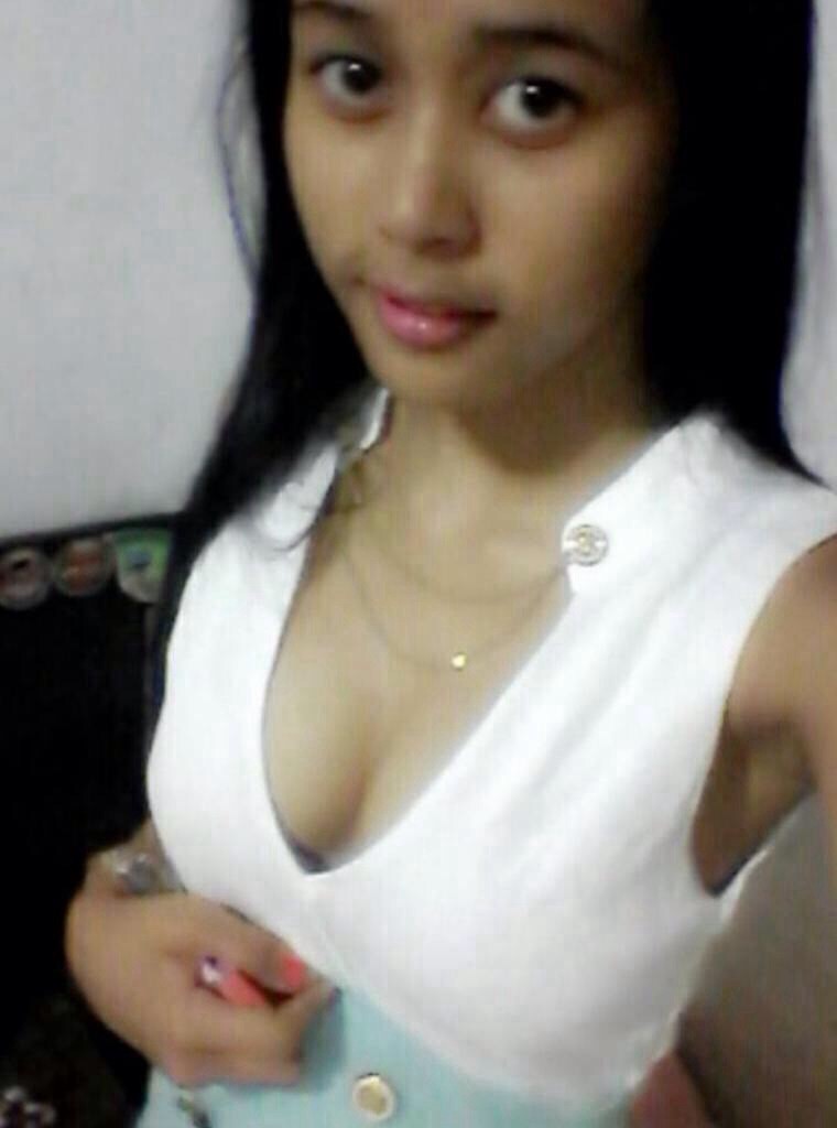 Erna Manis Toket Gede | gadis bogel