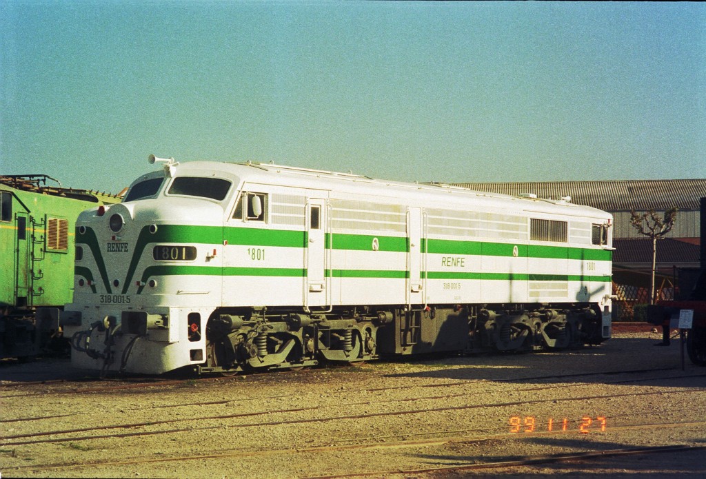Rails sense fronteres: Locomotores Dièsel-elèctriques, sèrie 318 de Renfe.