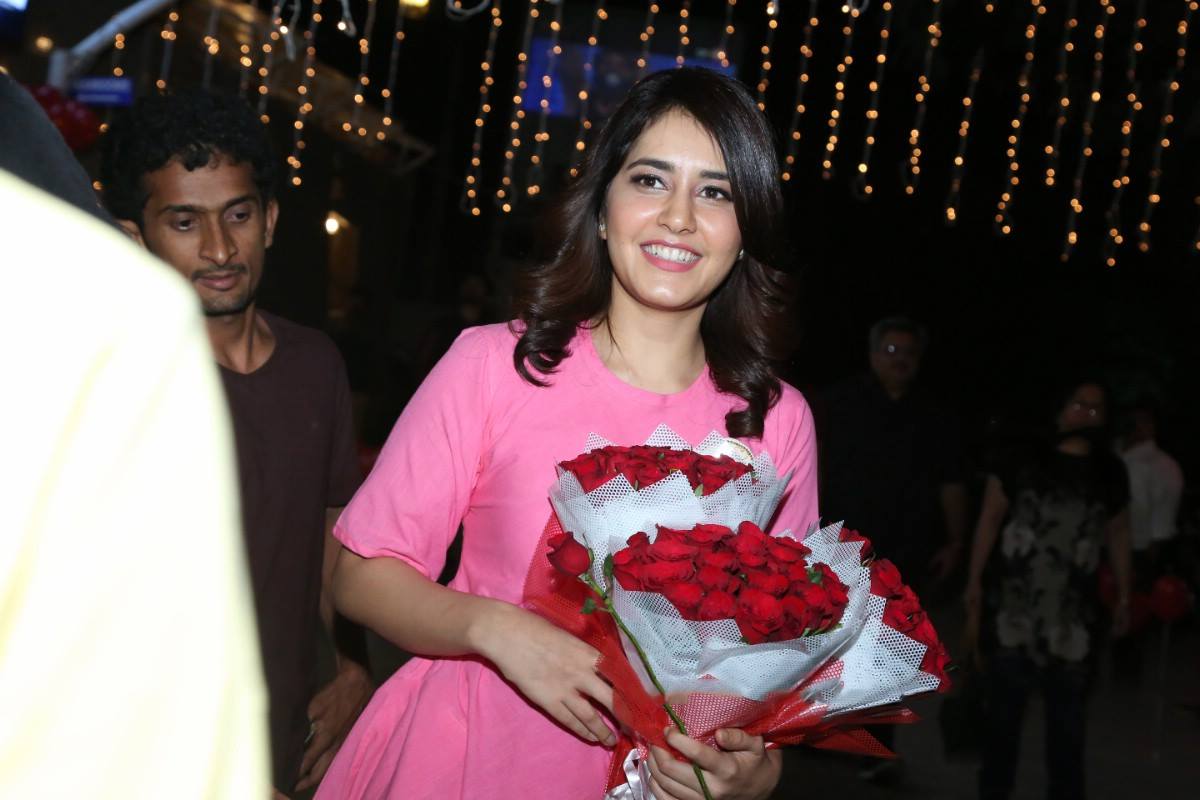Actress Rashi Khanna Birthday Celebrations Photos 2016 - Rashi Khanna