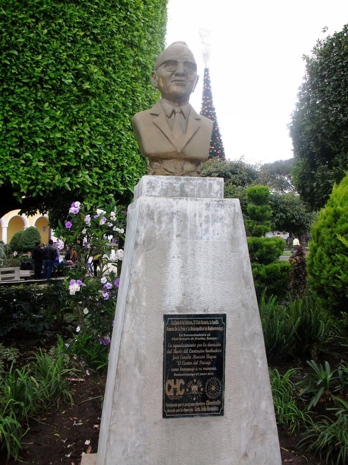 HUEHUETENANGO HISTORIA HISSPANA: BUSTO DE JOSE ERNESTO MONZON-HUEHUETENANGO