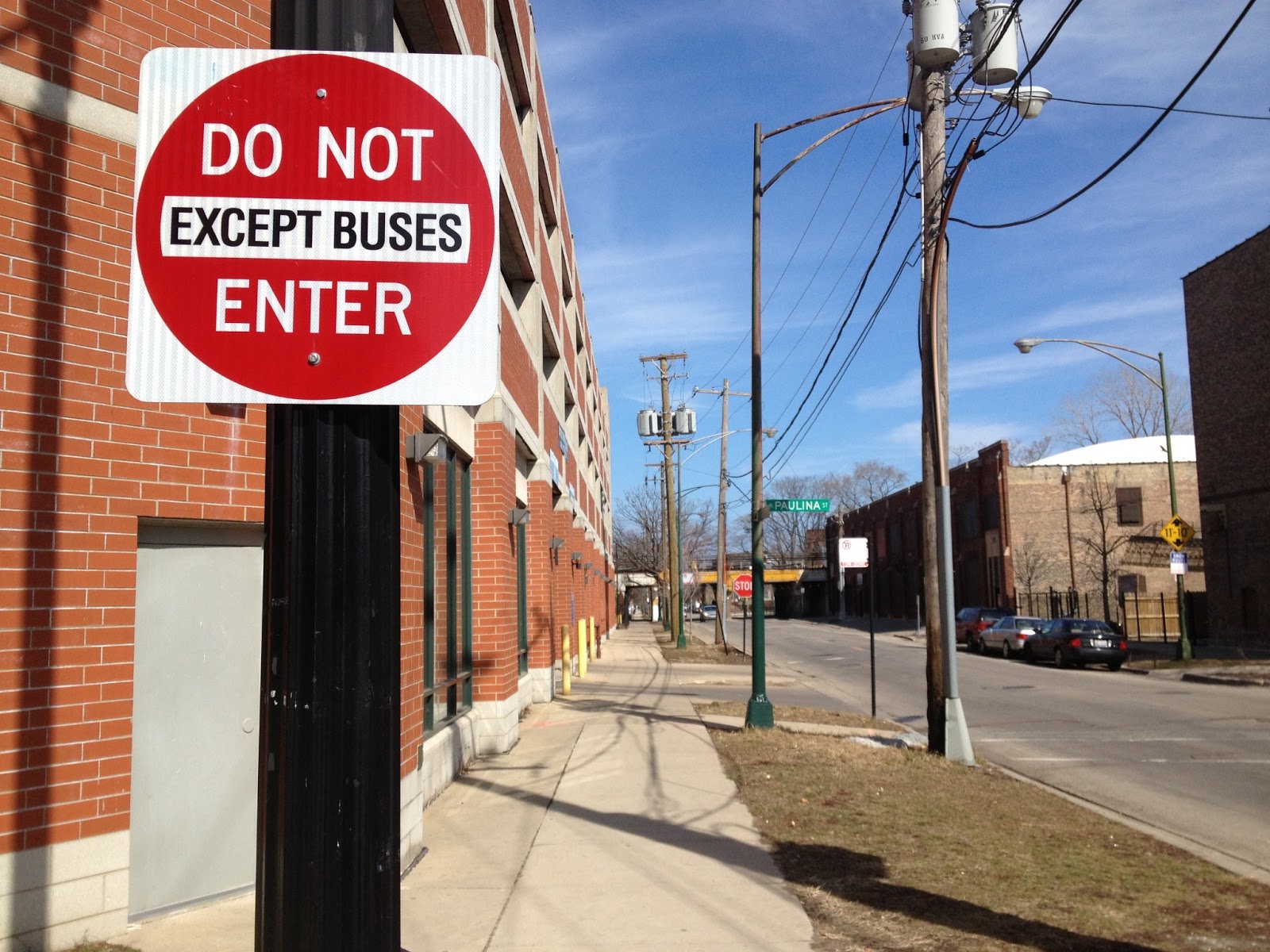 Chevanston Rogers Park: Do Not Enter Except Buses