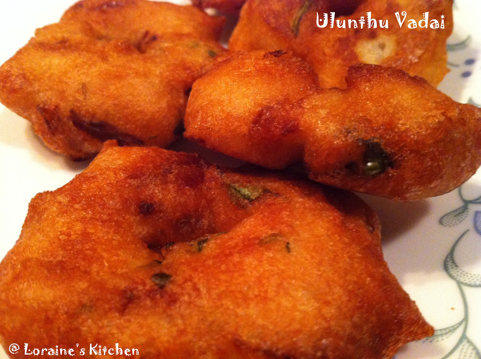 Loraine's Kitchen: Ulunthu Vadai