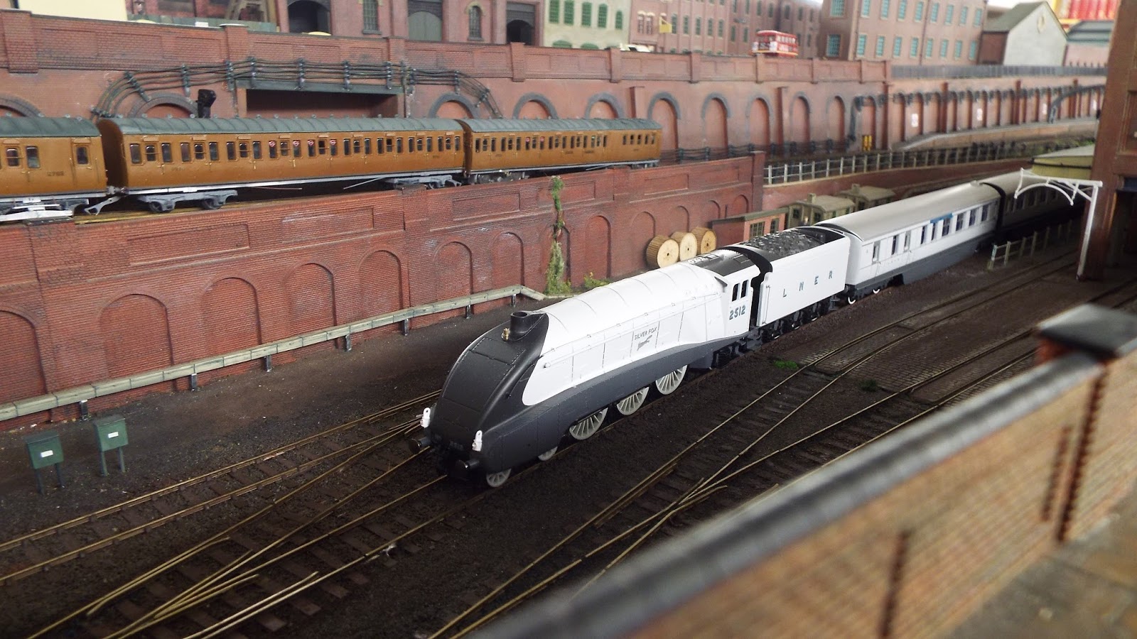 THE BRITISH RAILWAY STORIES LTD: Past projects - The LNER Silver ...