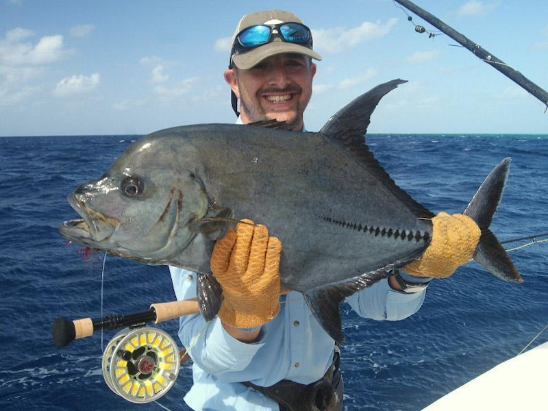 Big Fishes of the World: TREVALLY JACK BLACK (caranx lugubris)