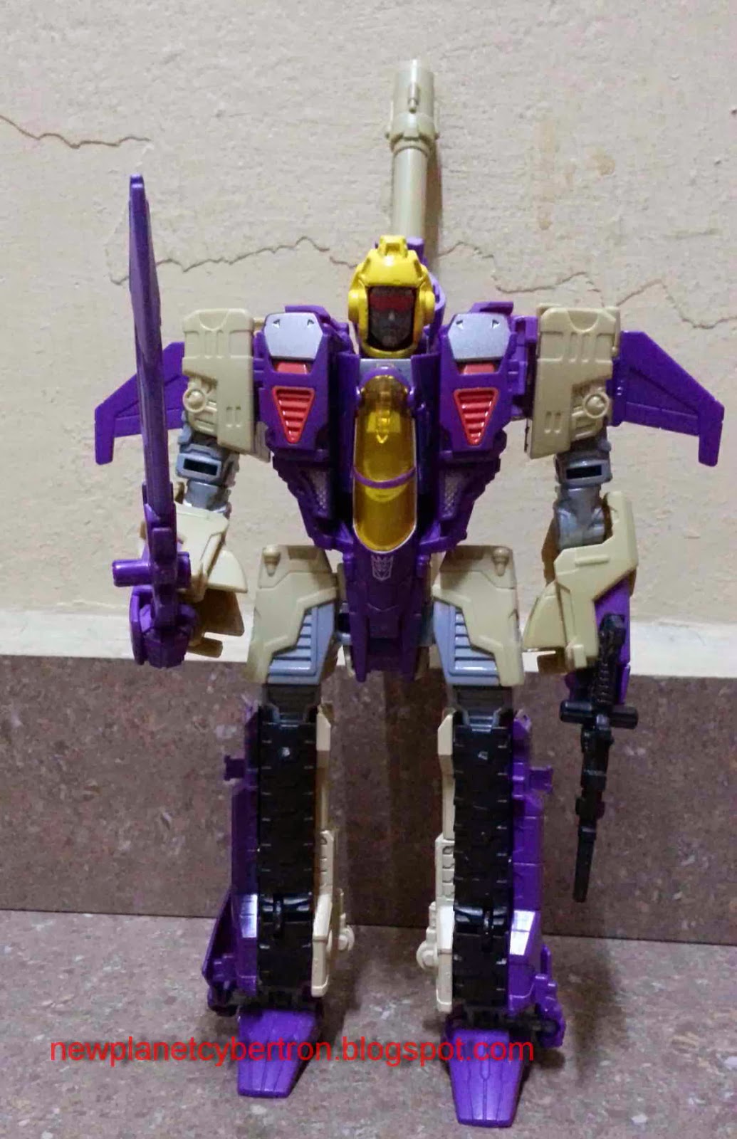 New Planet Cybertron: Transformers Review: Blitzwing (Generations Voyager)