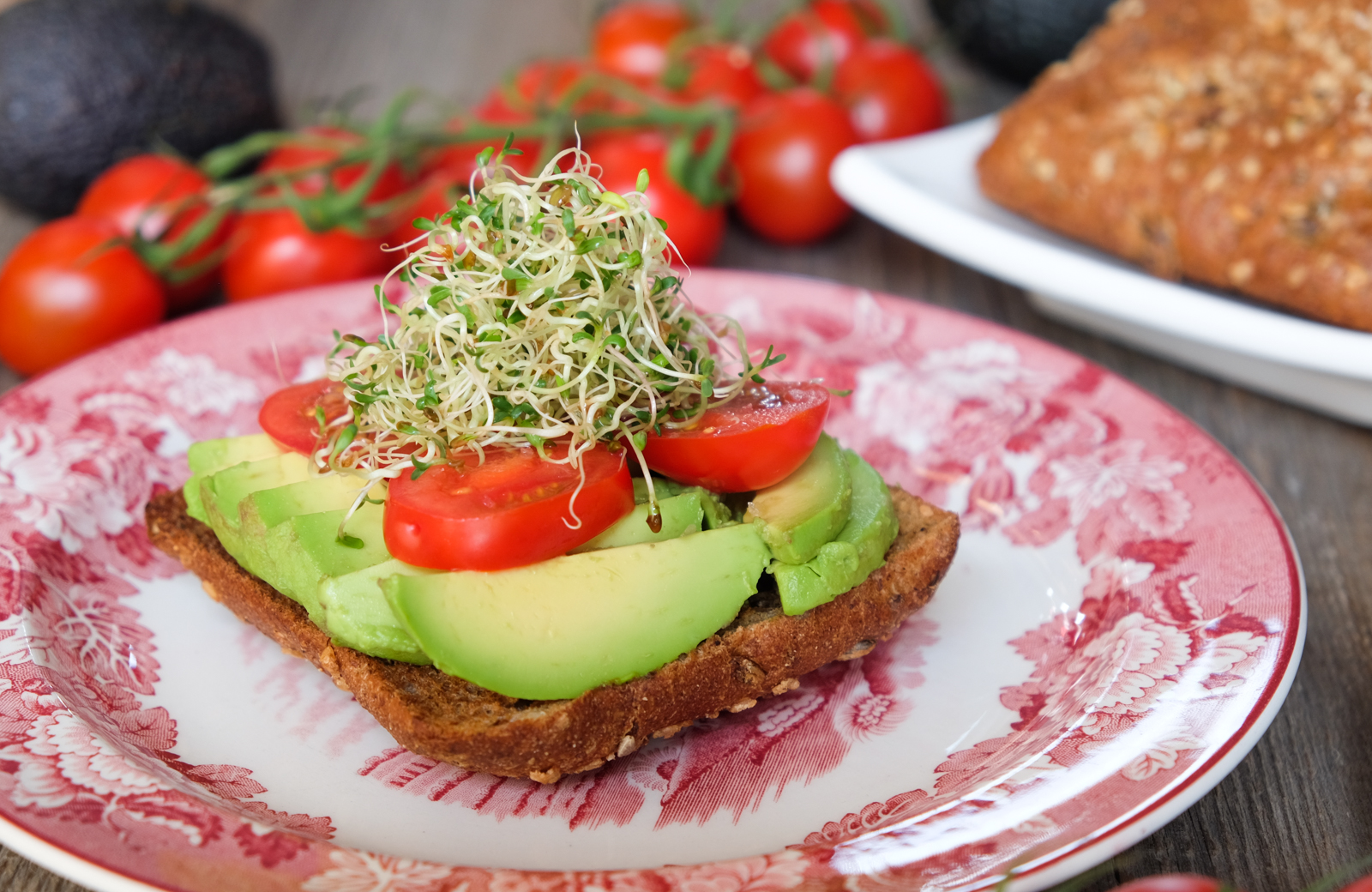 Aet köögis: Avokaado ja tomatiga röstsepik – kiire, lihtne ja tervislik ...