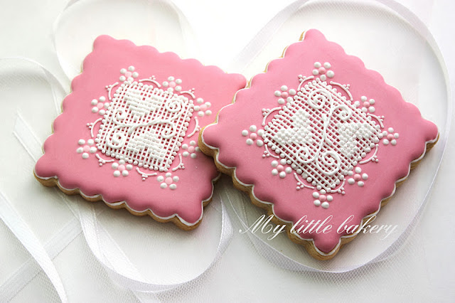 My little bakery 🌹: Square cookies with lace.