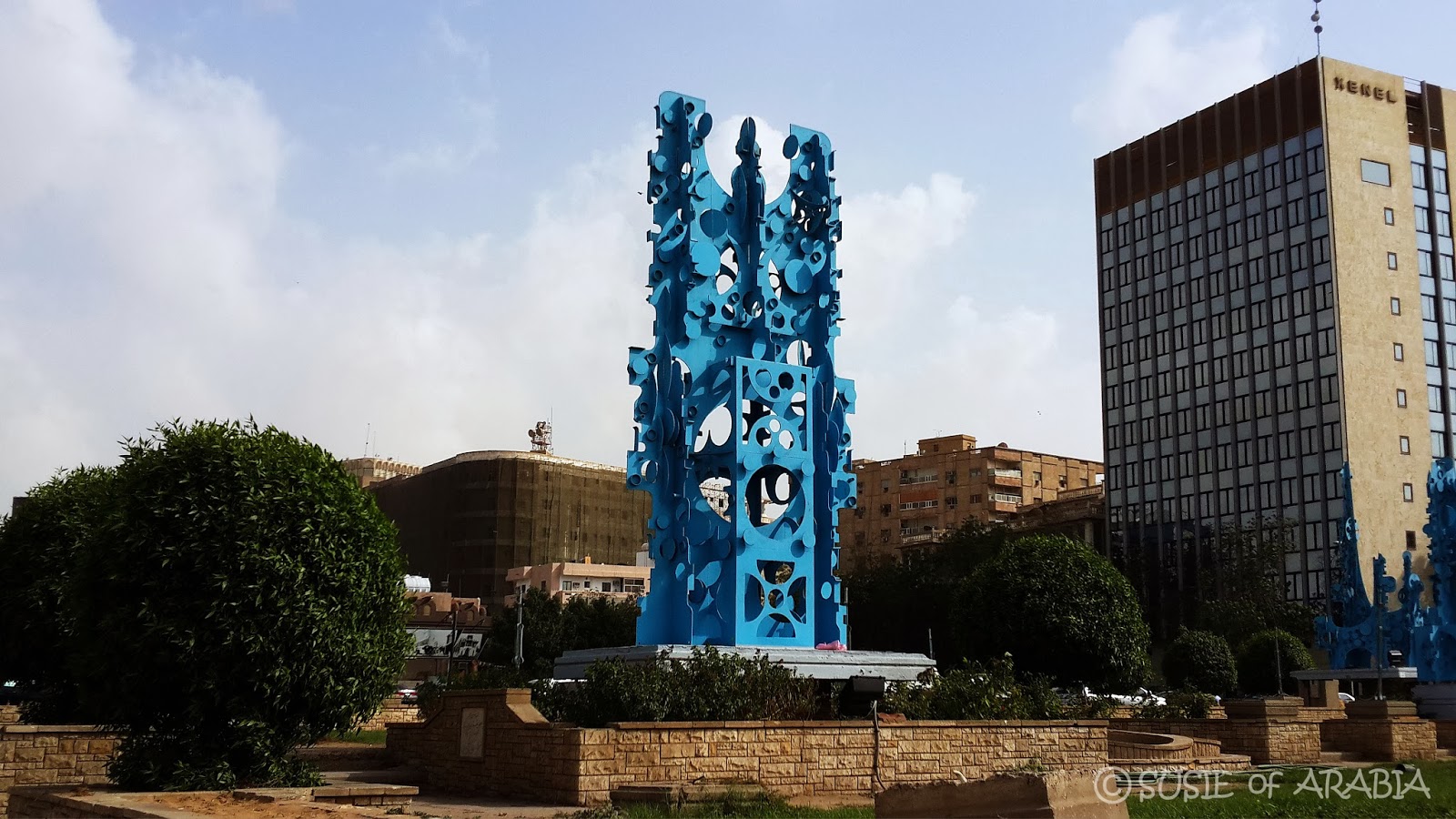 Jeddah Daily Photo: Jeddah: Blue Metal Sculptures