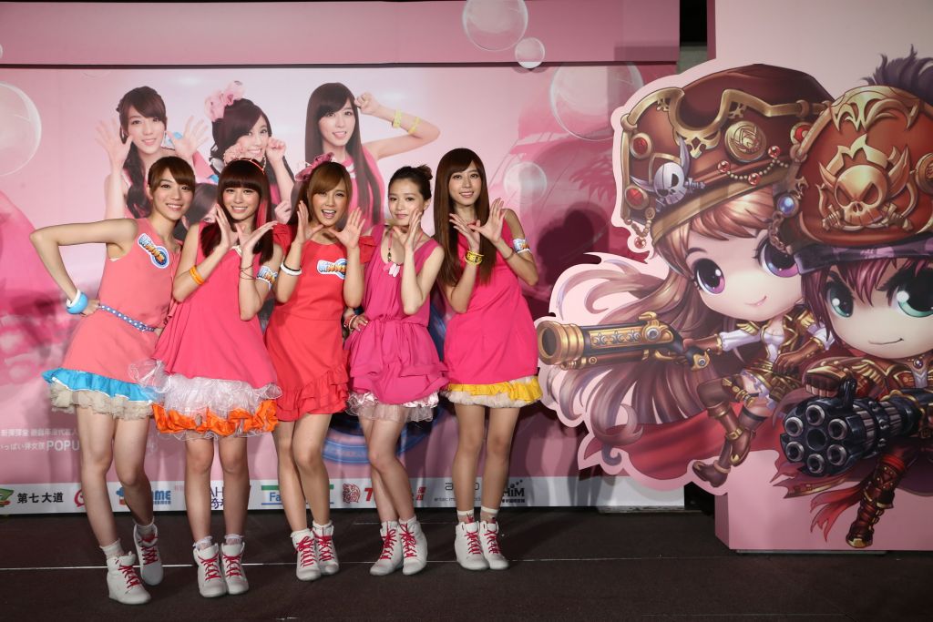 Popu Lady為遊戲代言 與迷你Popu Lady同台耍萌較勁 - WoWoNews