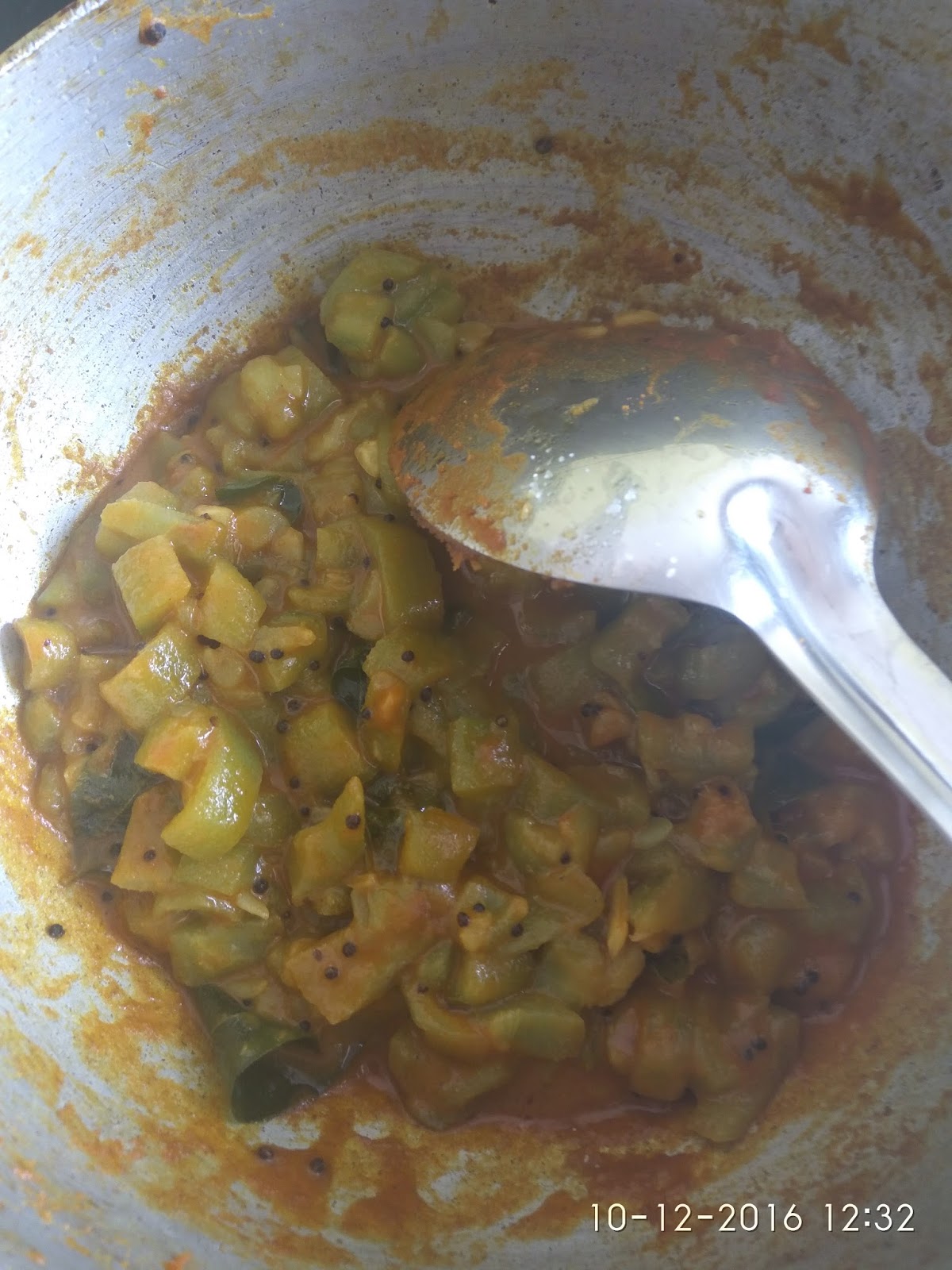 How to make peerkangai poriyal/Ridge gourd curry - version 1?