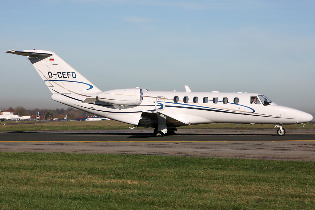 LONDON BIGGIN HILL AIRPORT EGKB/BQH IMAGES by Terry Wade: D-CEFD C25B ...