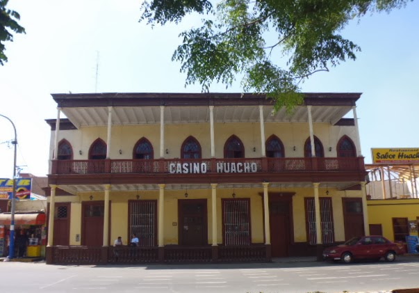 LUGARES TURÍSTICOS EN PERÚ: PLAZA DE ARMAS DE HUACHO