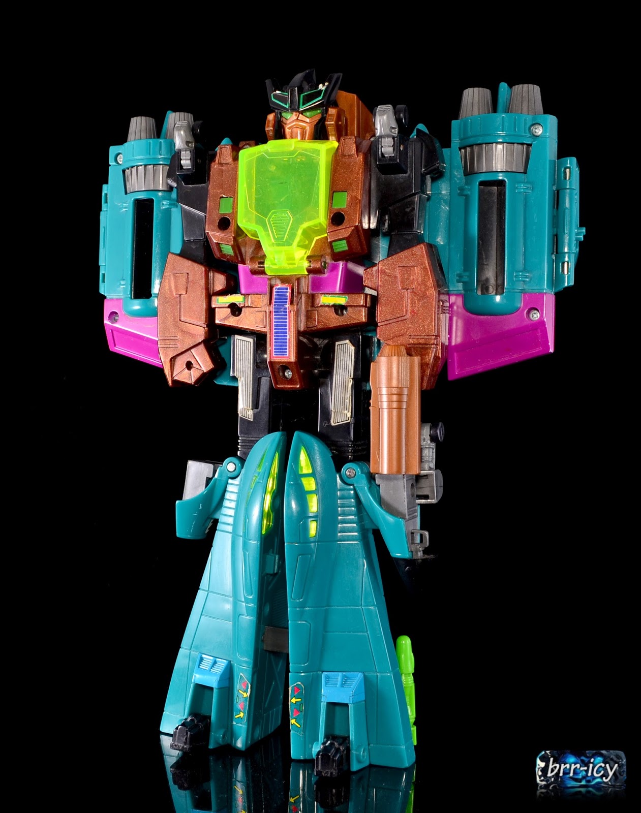 Brr-icy's Transformers Reviews: Large Predators: Skyquake and Stalker.