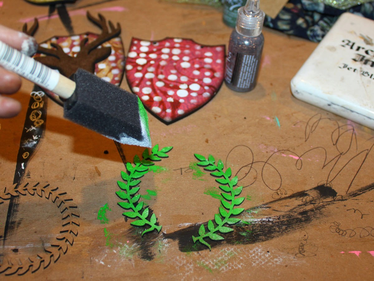 Retro Café Art Gallery: Delightful Deer Ornaments and More Christmas