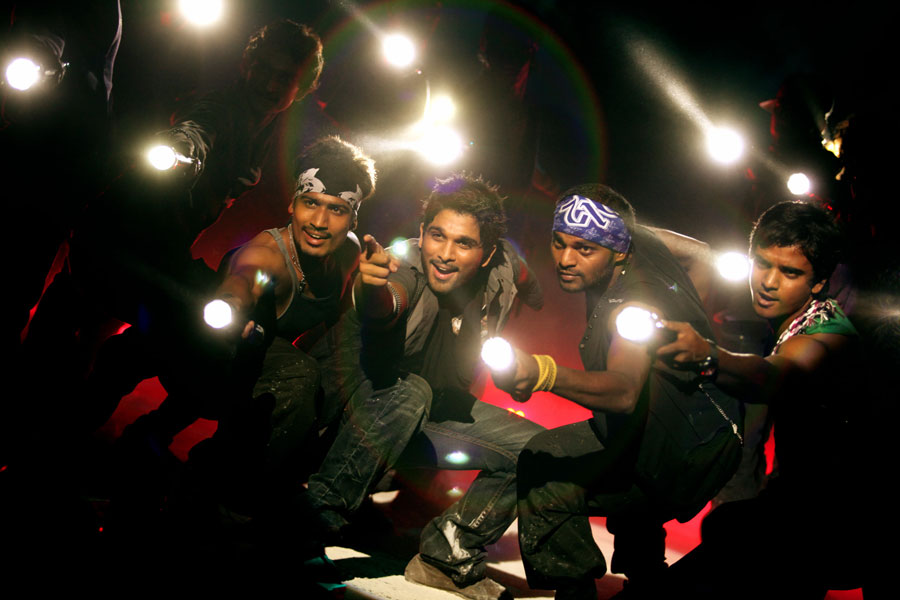 Allu Arjun's Julayi Movie latest Photos Gallery