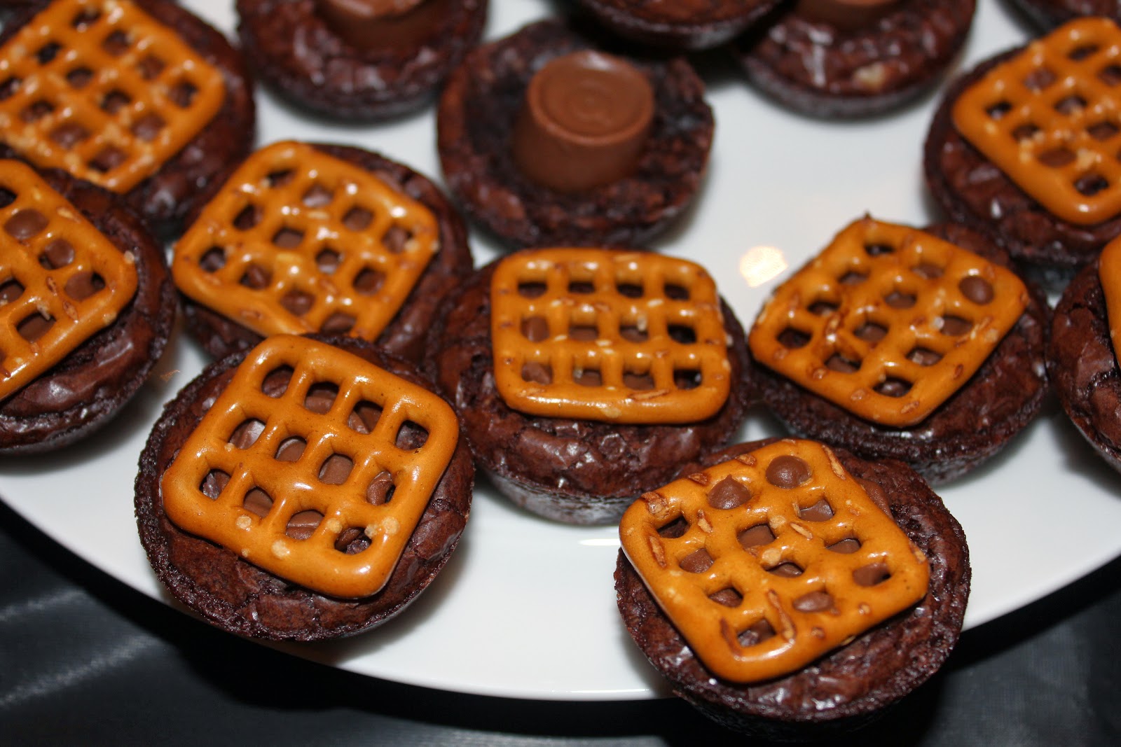 simply made with love: Pretzel Rolo Brownie Bites