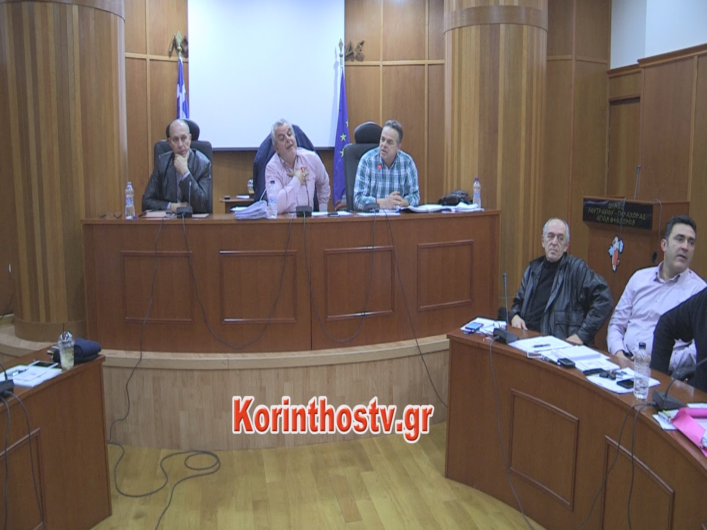Karapanagos : ΧΑΜΟΣ ΣΤΟ ΛΟΥΤΡΑΚΙ: ΗΡΘΑΝ ΣΤΑ ΧΕΡΙΑ ΟΙ ΔΗΜΟΤΕΣ ΣΤΟ ...