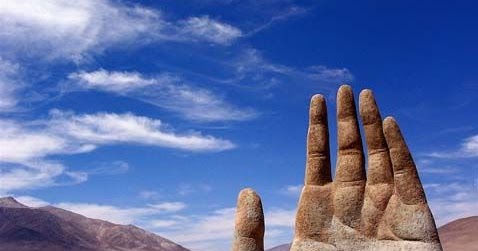 Giant hand of the desert in Chile | TRAVEL THE WORLD