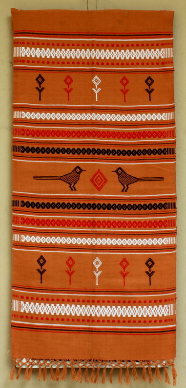 Kandyan Art Association: Pit loom weaving in Sri Lanka.