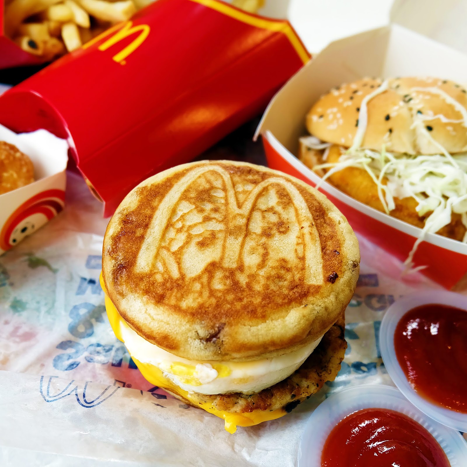 [NEW] MCDONALD'S MCGRIDDLE AND CHICKEN PIZZA KICKS