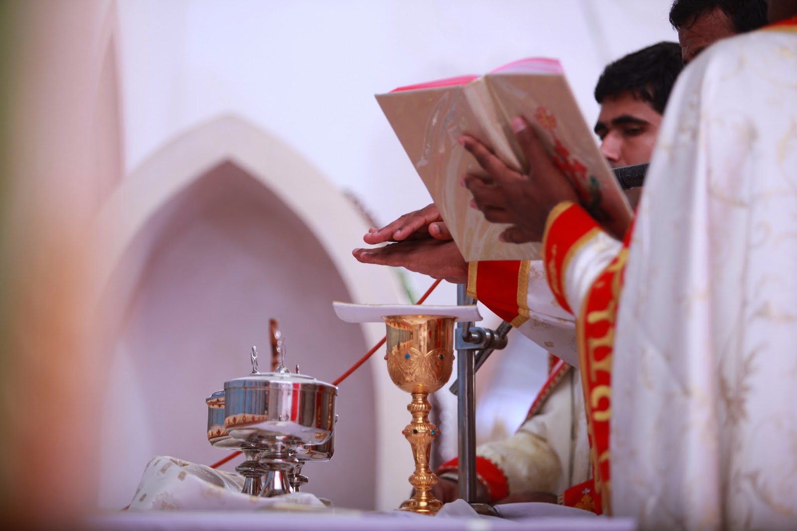 Mar Toma Margam: 21. Special Things Used in Divine Liturgy