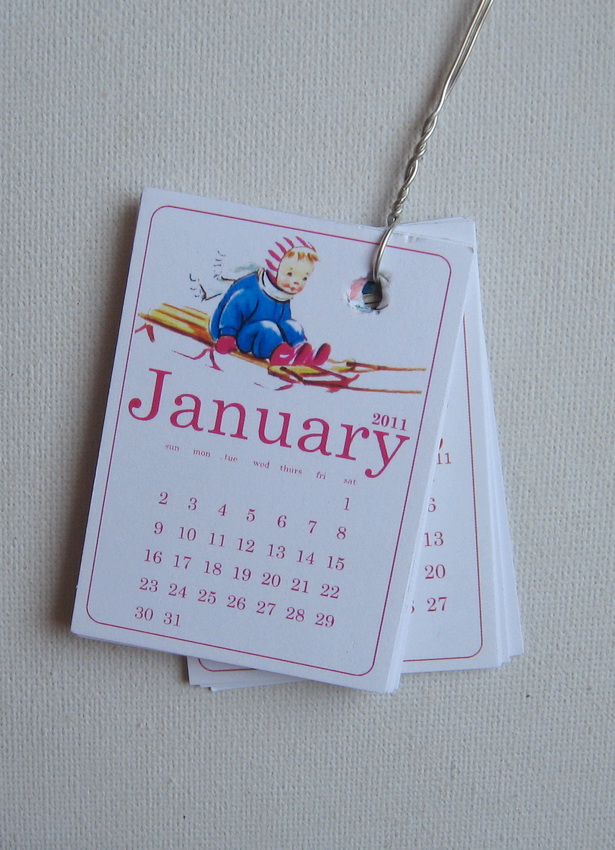 IRIT SHALOM- Craft addict : Altered magnet bottle caps calendar