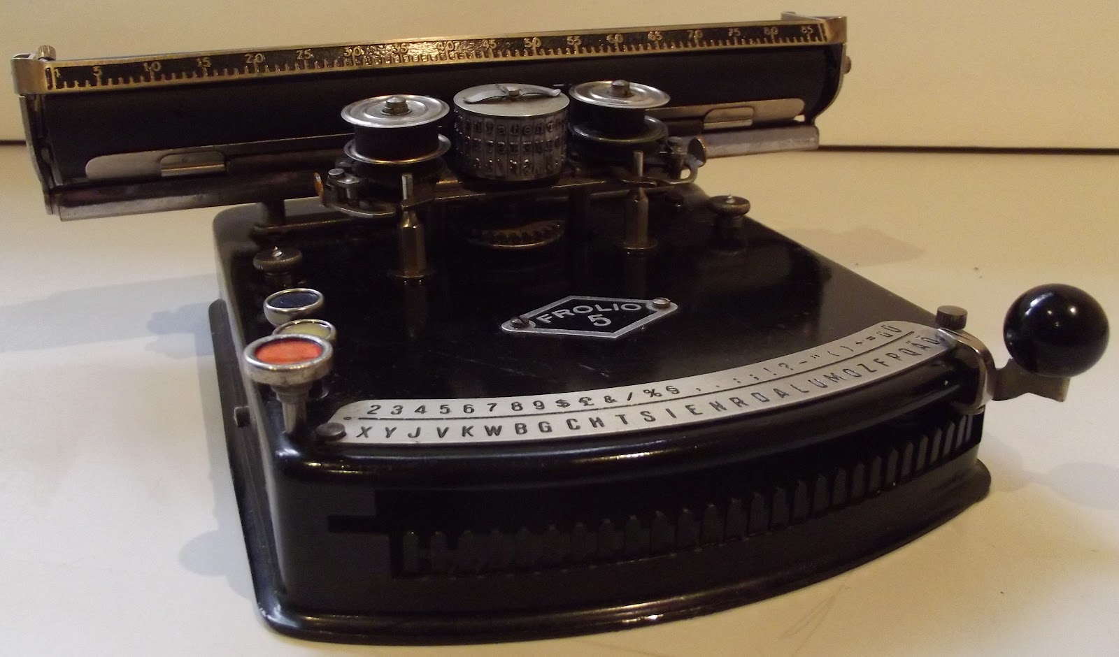 oz.Typewriter: 100 Typewriters for Exhibition oz.Typewriter: 100 Typewriters for Exhibition