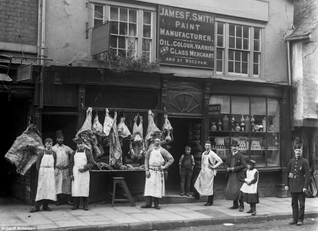 Interesting Photographs Capture People Standing in Front of Stores Over ...