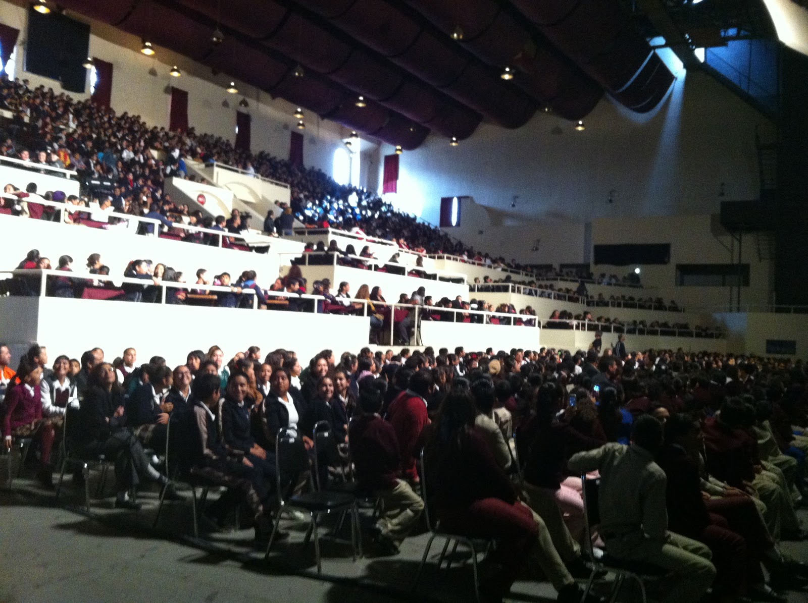 Educación BC: INTERACTUAN ESTUDIANTES CON EL PIANISTA RAÚL DI BLASIO