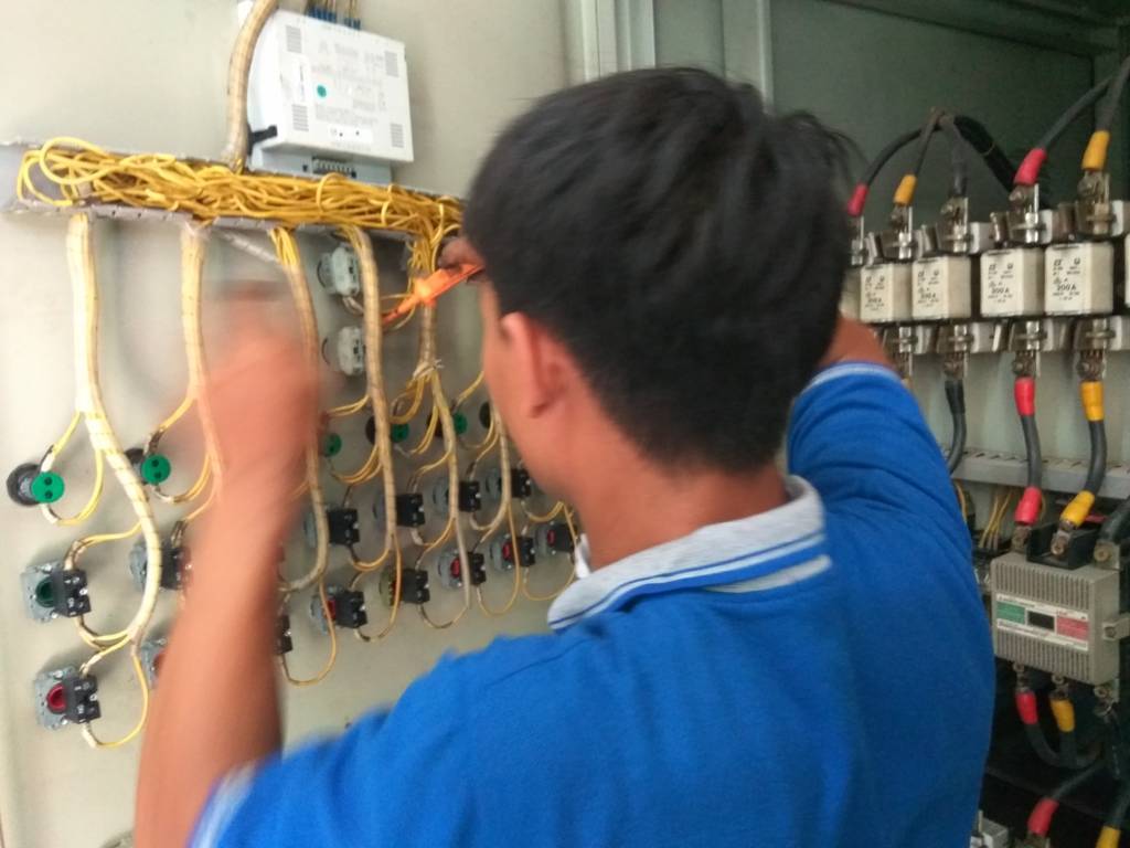 SERVICE PANEL KAPASITOR BANK - Pembuatan panel listrik