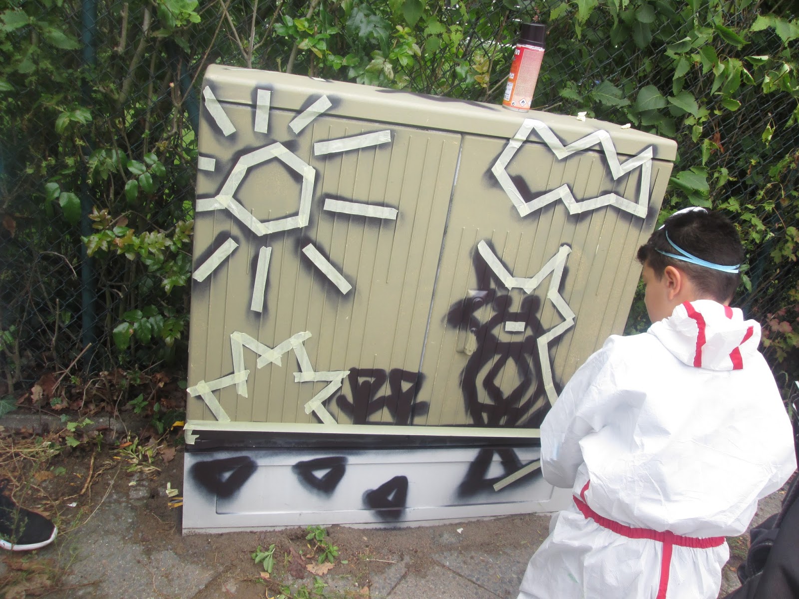 Stromkasten-Styling: Letzter Sprühtag in der Peter-Witte-Grundschule