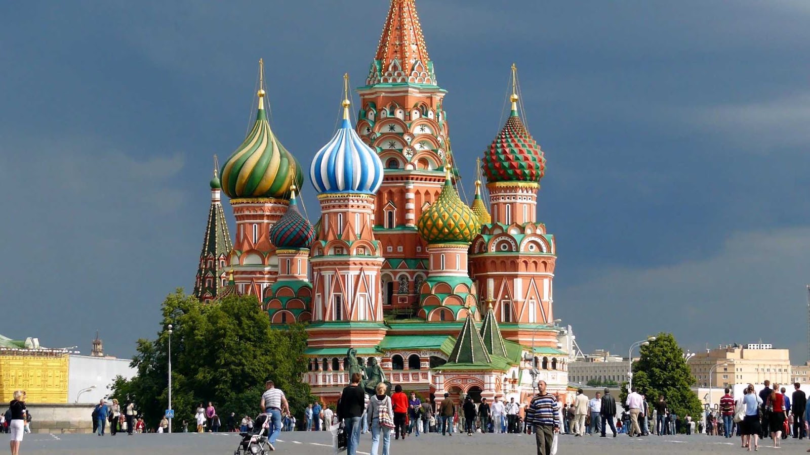 MOSCU - Un paseo por la Plaza Roja, el Kremlin y el Rio Moscova ...