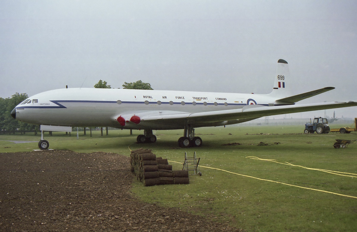 ipg photography: RAF Lyneham Gate Guardian