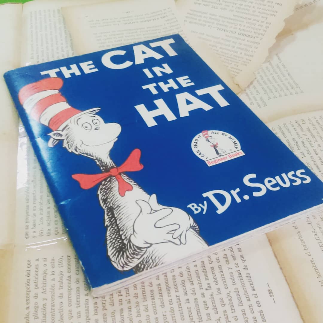 Señorita Especial: [Reseña-Literatura] The Cat in the Hat de Dr. Seuss