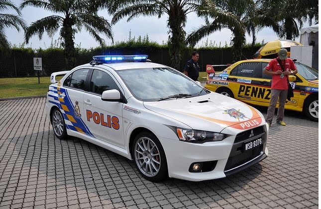 MNS Official Blog: WOW ! KERETA POLIS MALAYSIA