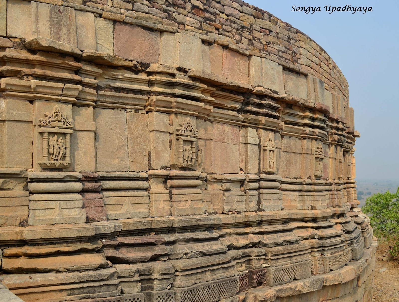 संज्ञा के सर्वनाम : ख़ामोशी में एक संवाद