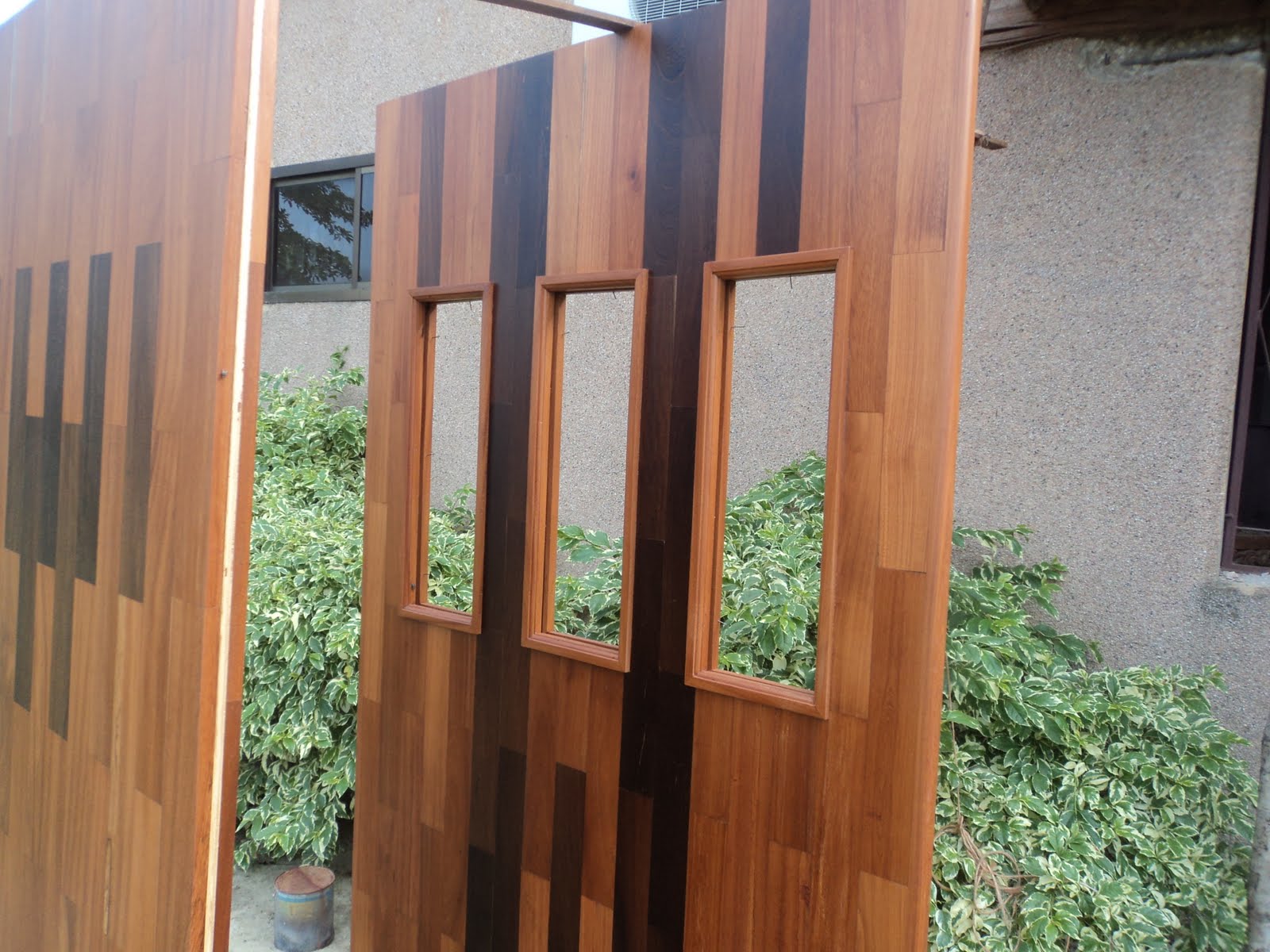 Furniture Kali: mixed wood door mkongo and mpangapanga